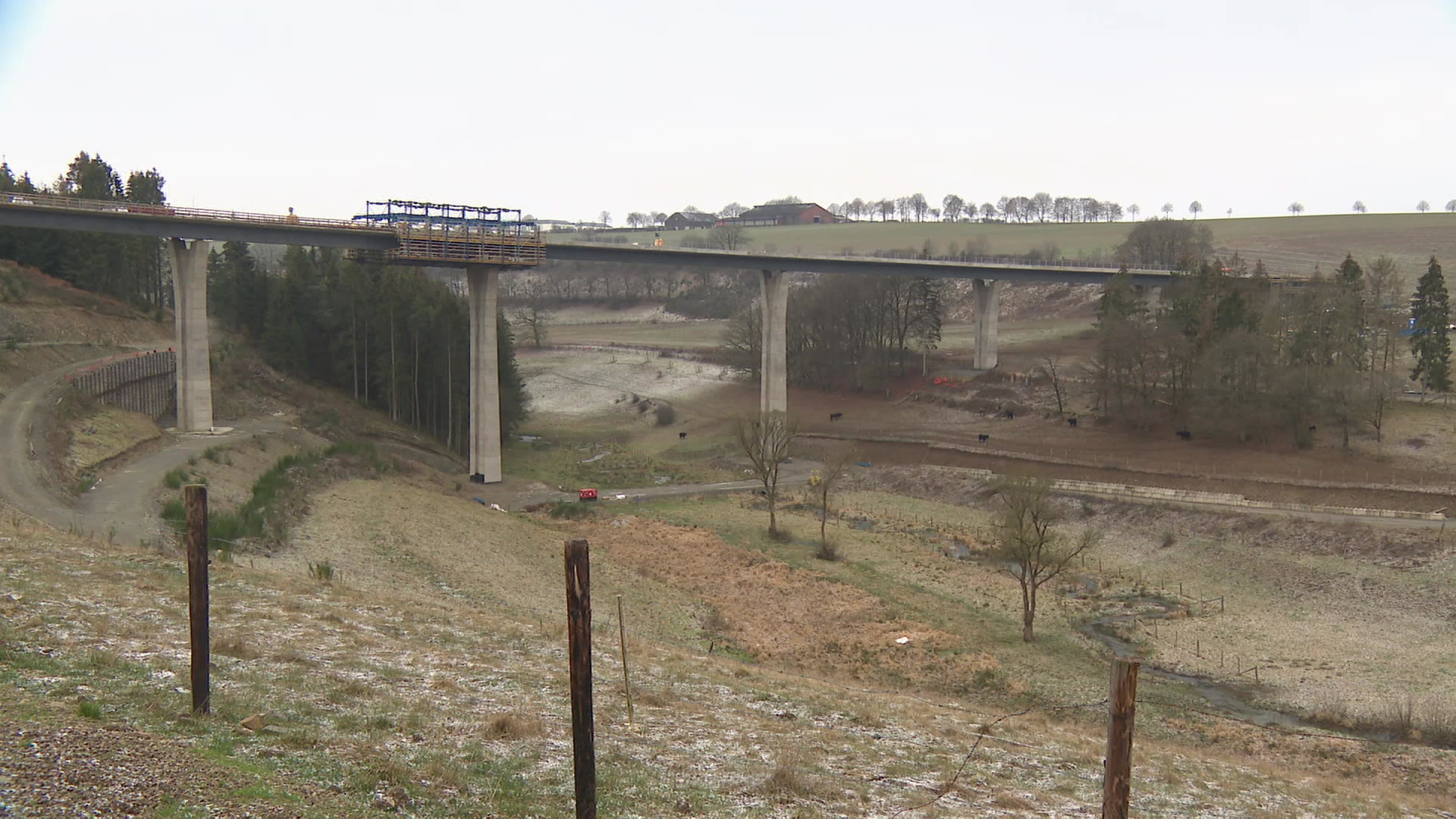 VIDEO-Reportage: Clierfer Contournement gëtt e gutt Stéck méi deier ...