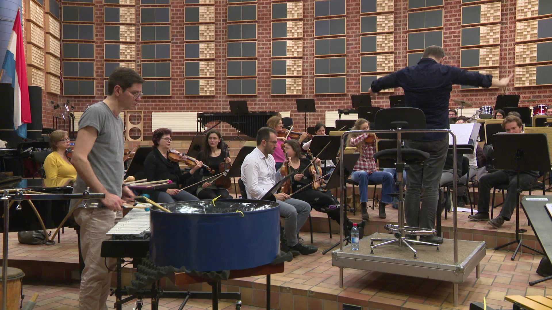 VIDEO - "Silent Blue": Welt-Uropféierung vun engem Stéck vum Claude ...