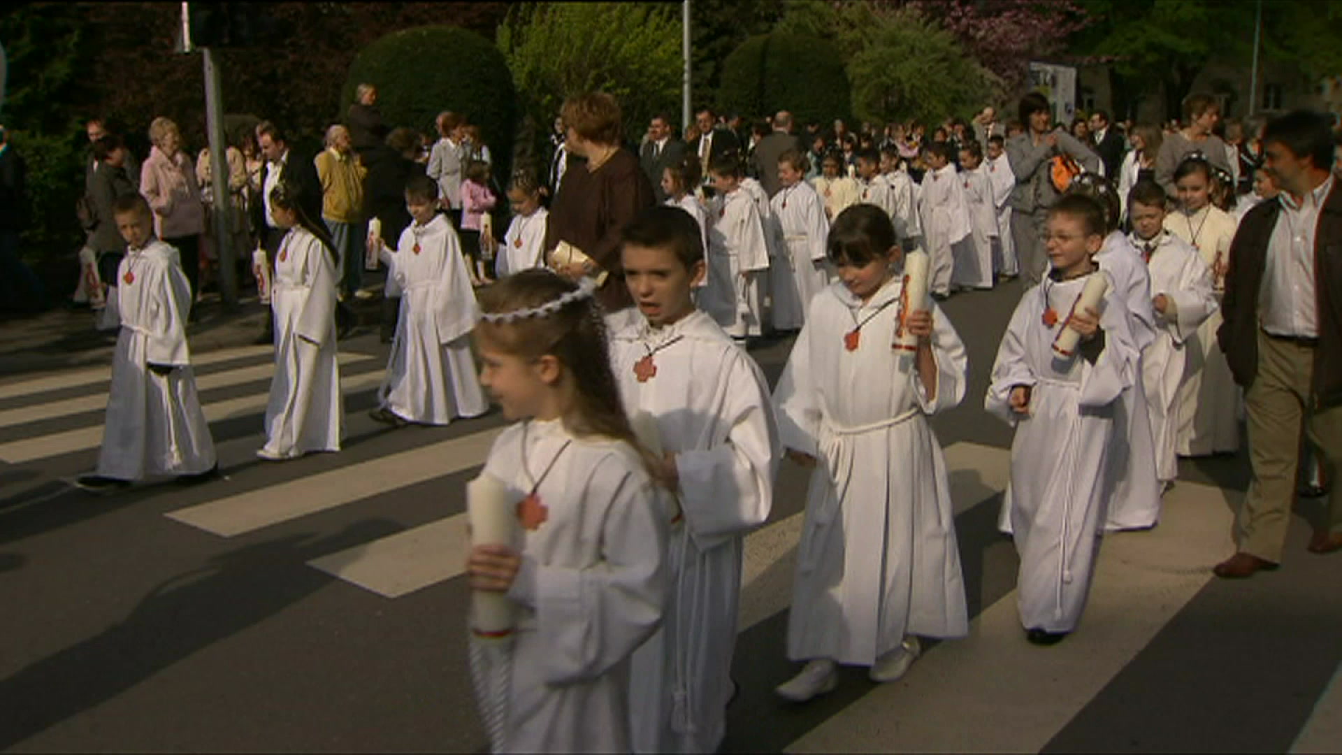 First Holy Communion: Number of children dwindling - RTL Today