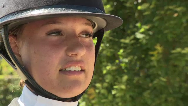 Dressurreiden: Portrait vum Nowuesstalent Emma Lou Becca - RTL Lëtzebuerg