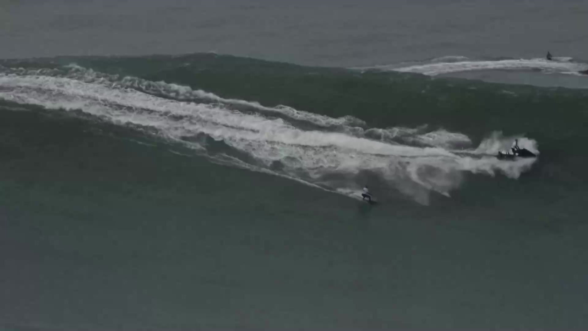 XX elle: Maya Gabeira a surfé la plus grosse vague de l'histoire - RTL ...