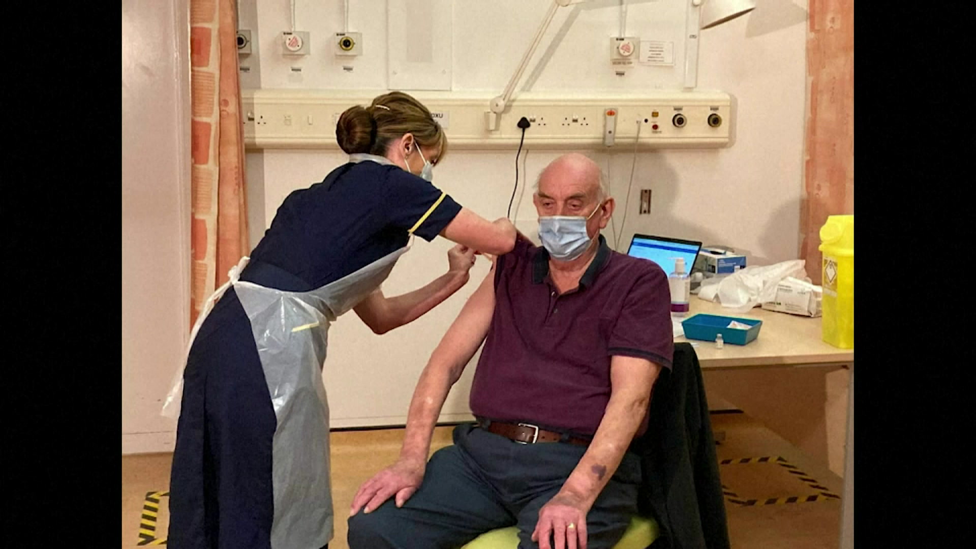 Vaccination: Oxford man, 82, becomes first in the world to get Oxford ...