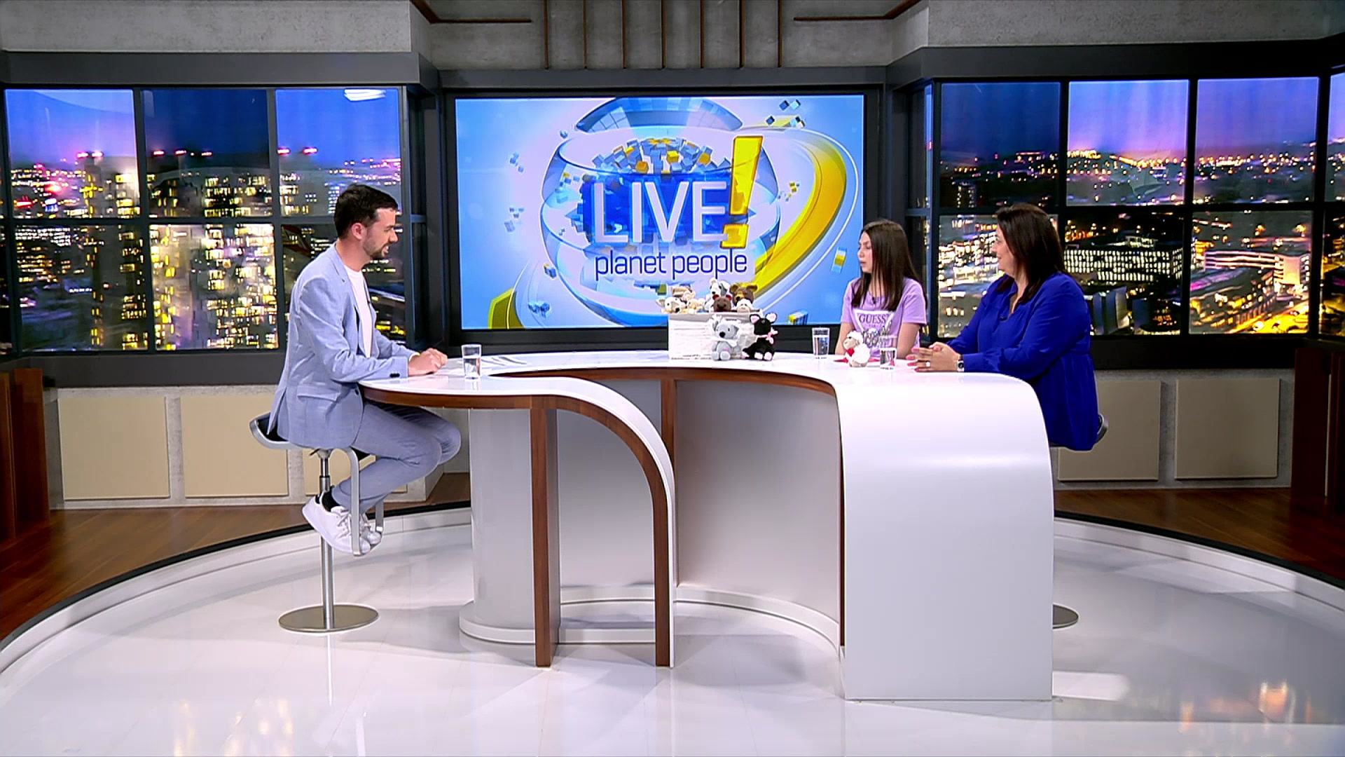 Live! Planet People am Replay: Steve Reisdorf, Fiona Wagner an den ...