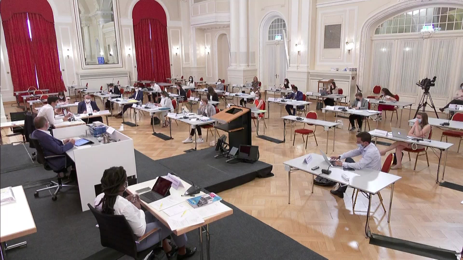 Mental Gesondheet: D'Jugendparlament huet mat de Ministeren an der ...