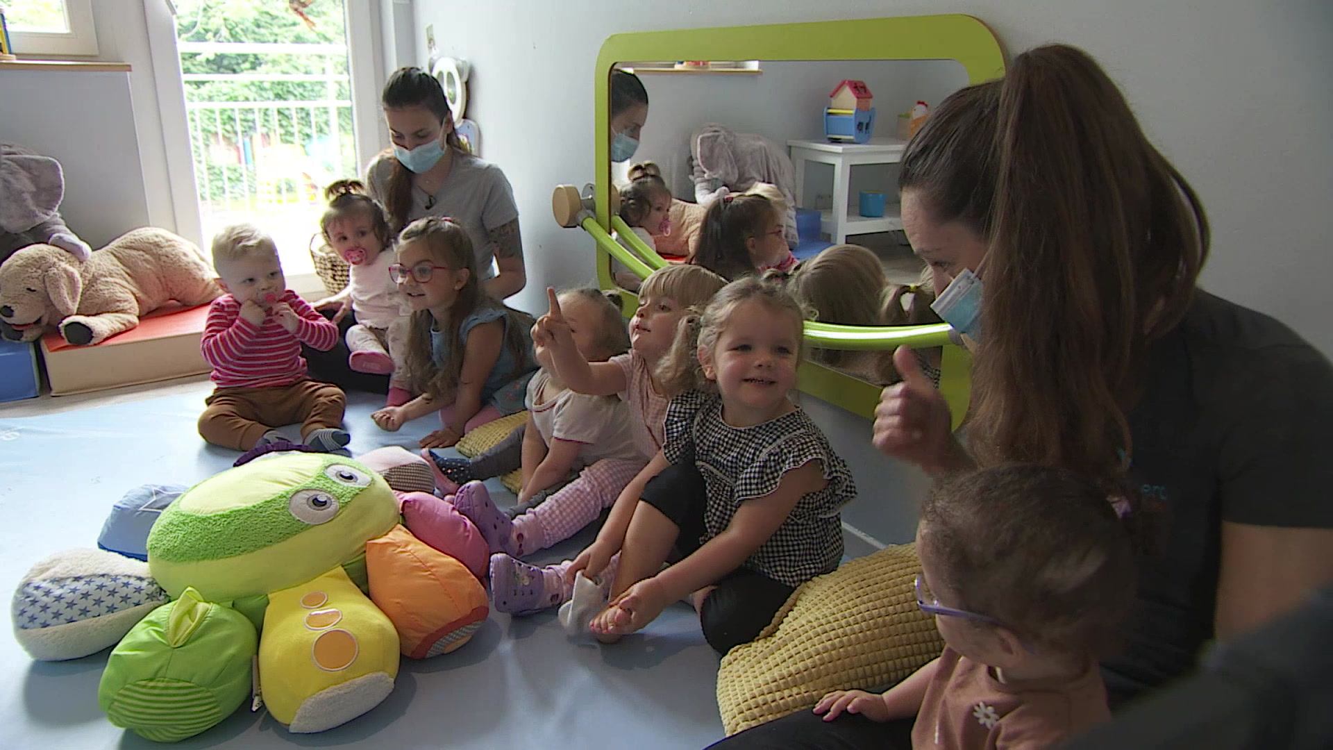 Vill Virdeeler: Ëmmer méi Kanner léiere sech mat Zeechen auszedrécken ...