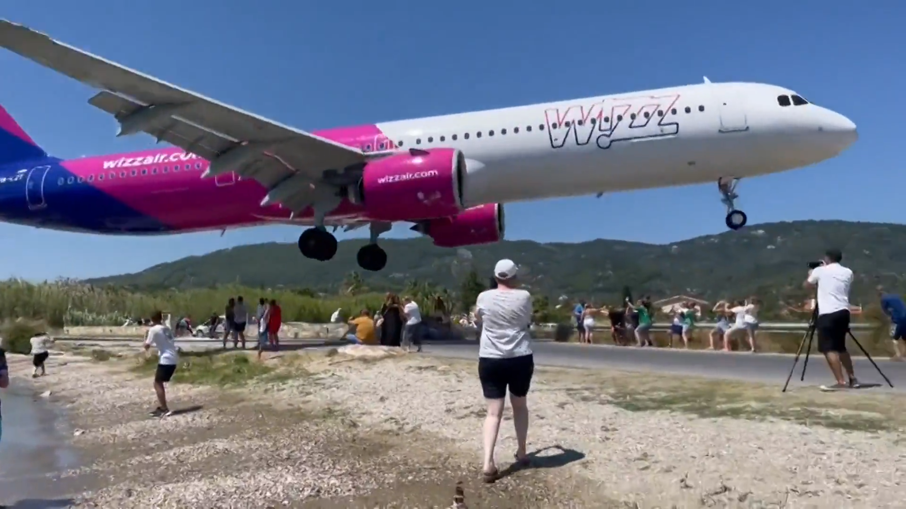 Close call: Low-flying plane catches beach visitors off guard during ...