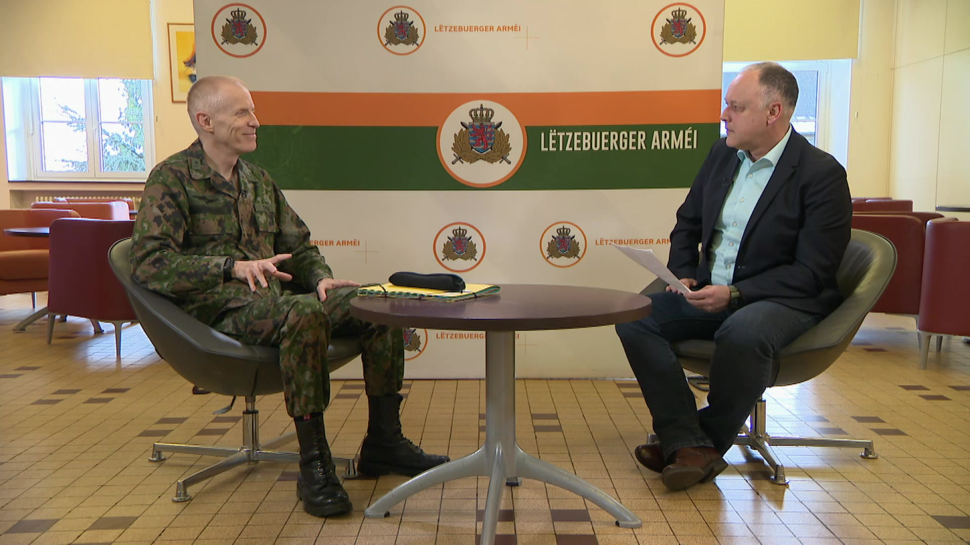 Interview mam Generol Steve Thull: Waffeliwwerunge vum Westen un d ...