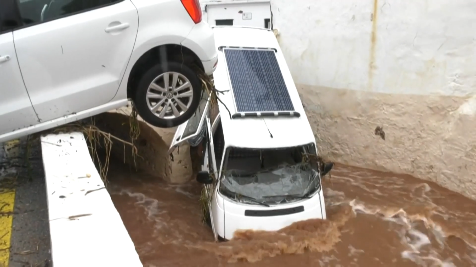 "C'était terrible": De graves inondations dévastent Minorque - RTL Infos