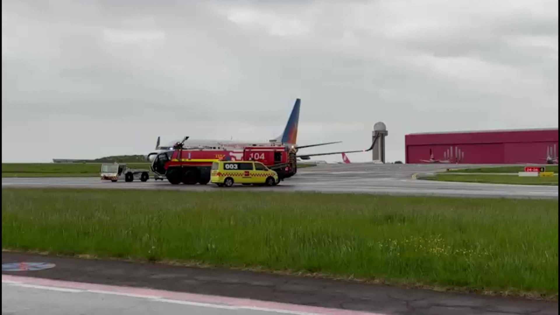 Smoke on board: Boeing 737-8K5 with 183 passengers forced into ...
