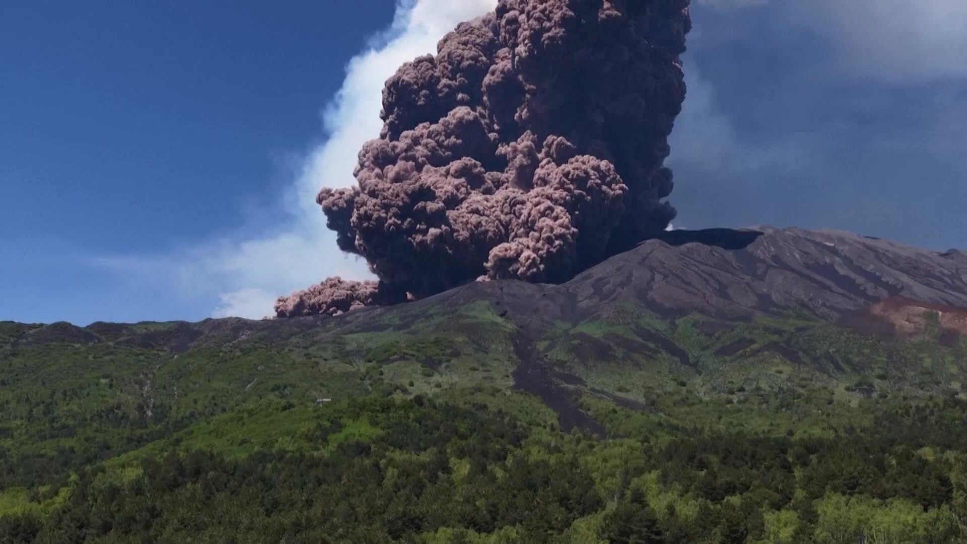 Europe's largest active volcano: Italy's Mount Etna erupts, spewing ash ...