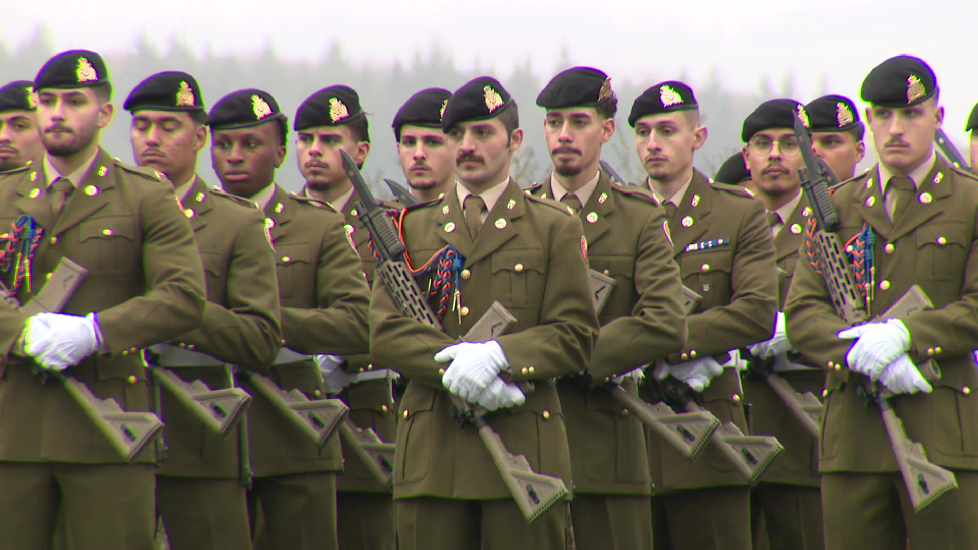 Um Härebierg: Neien Arméisfändel op der Mäertesfeier presentéiert