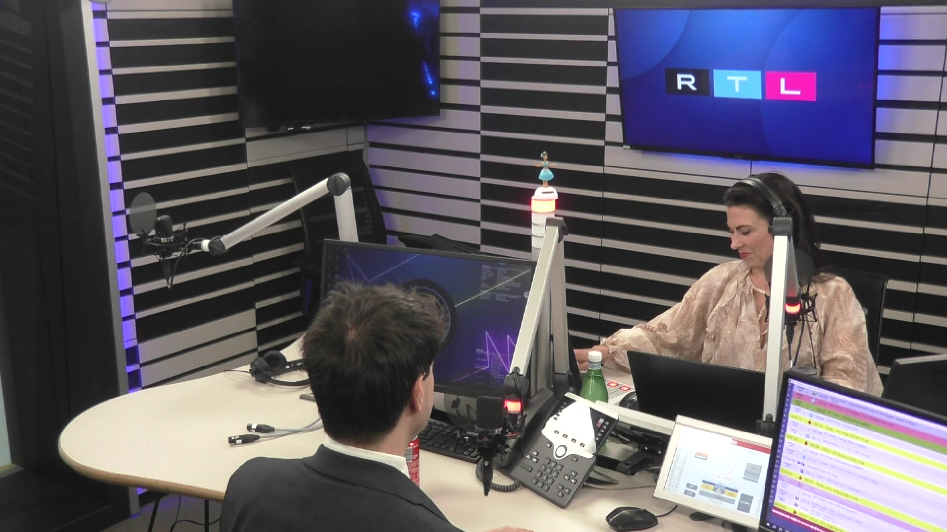 The Lisa Burke Show: Modern espionage: undermining corporations and ...