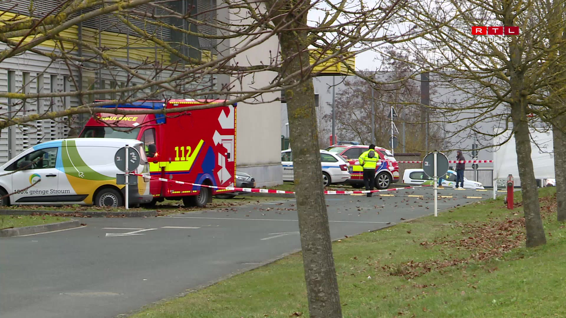 Pak mat verdächteger Substanz war gemellt ginn: Asaz am Centre de tri ...