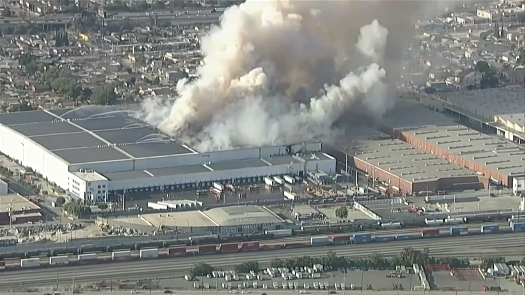 États-Unis: Los Angeles en état d'urgence pour l'incendie d'un entrepôt ...