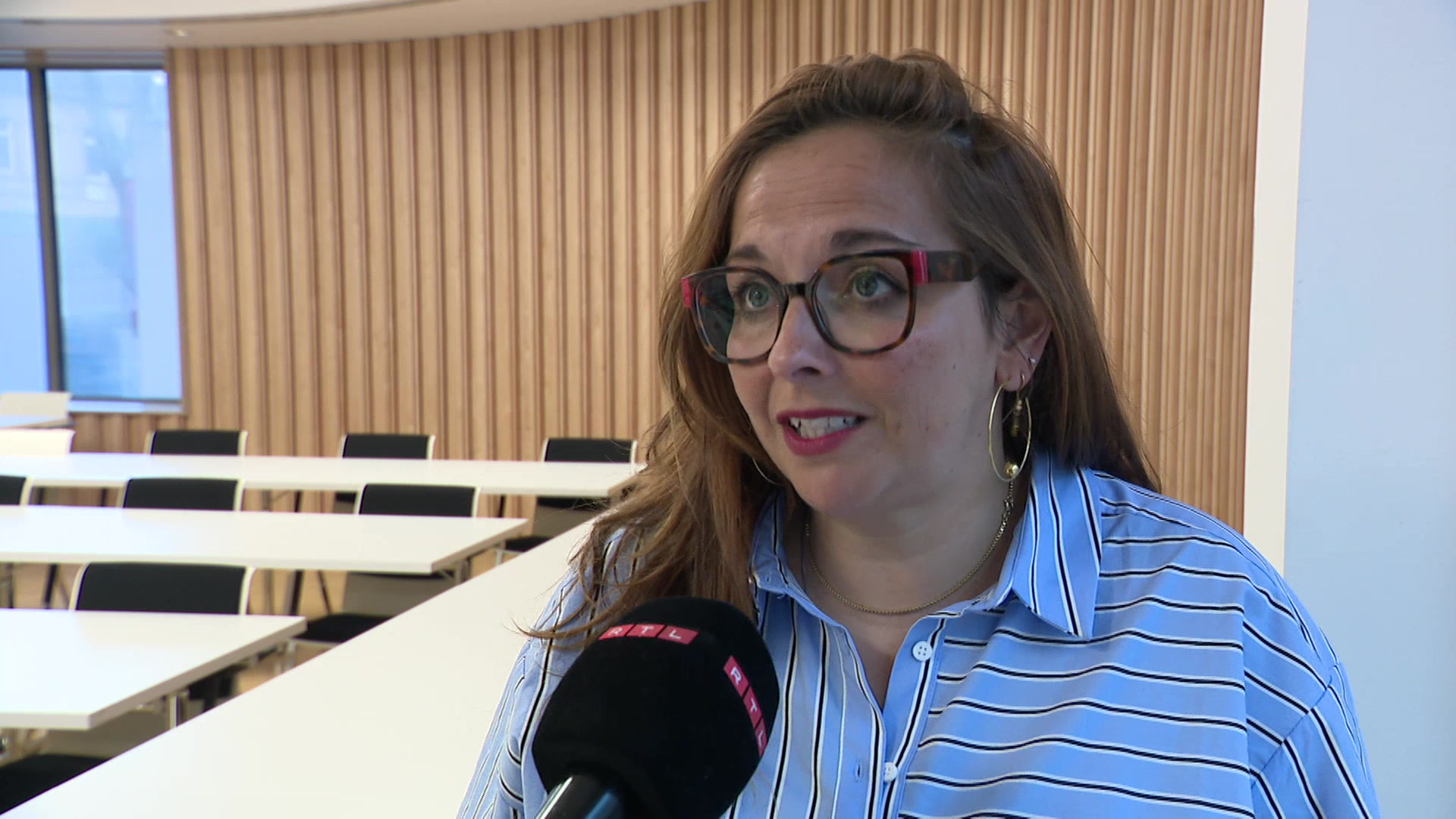 RTL Play - Nora Back: Ëmmer méi Leit ginn op an duerch d'Aarbecht krank