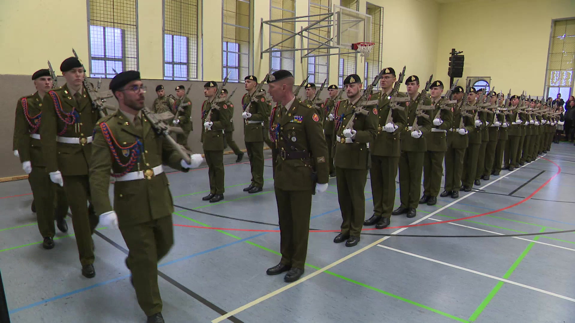 RTL Play - 52 nei Rekrutte bei der Arméi vereedegt