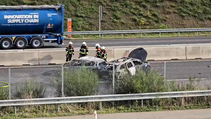 Now been extinguished: Two cars on fire after crash on A3 towards ...