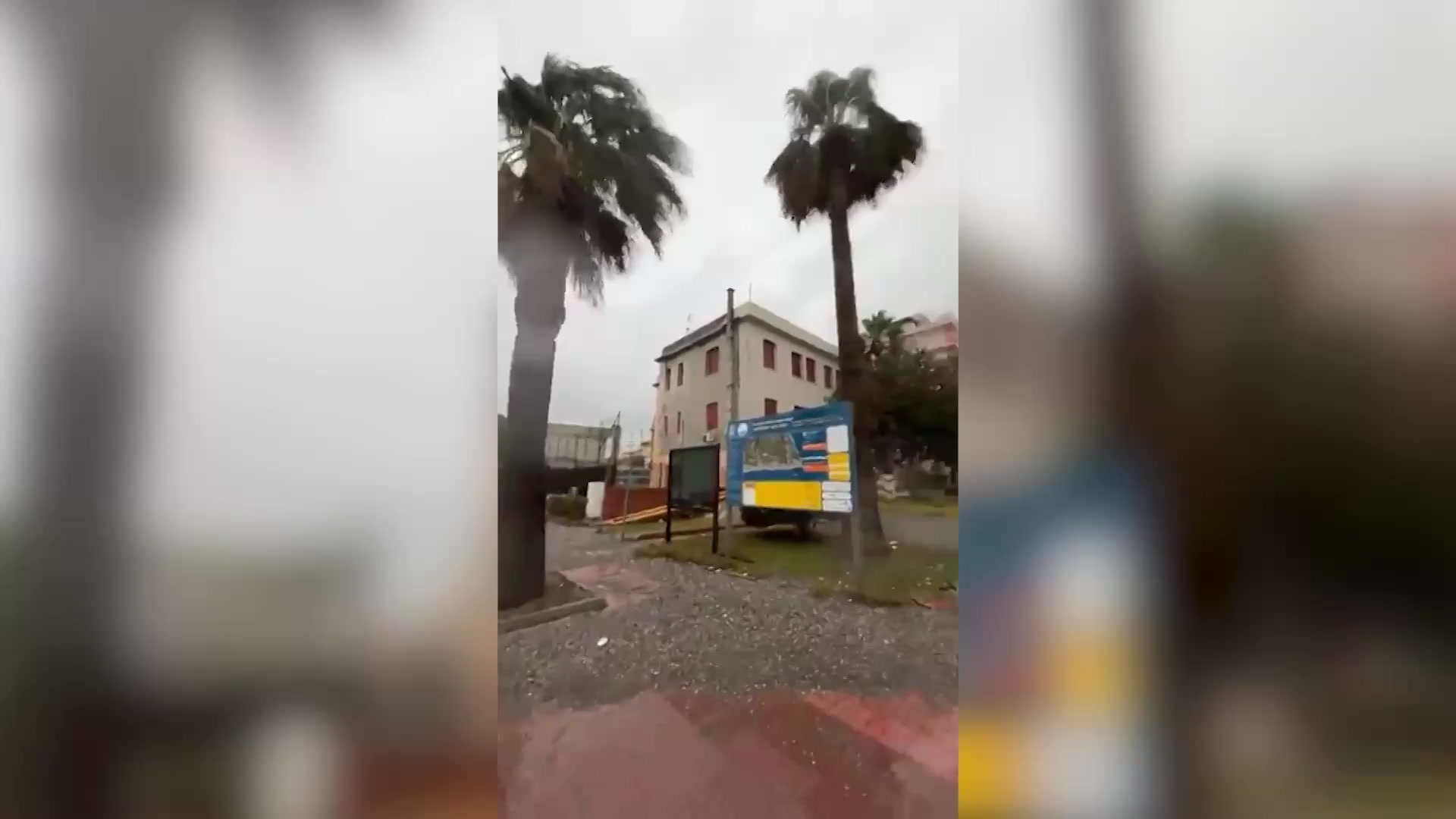 Évacuations, vagues de 8 mètres: Les vidéos impressionnantes du cyclone ...